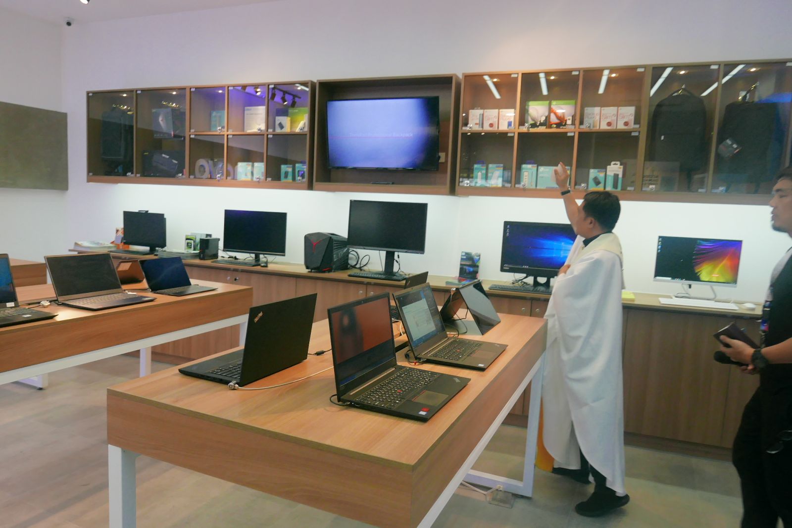 2019 - Lenovo Services Store Opening - Beyond Events